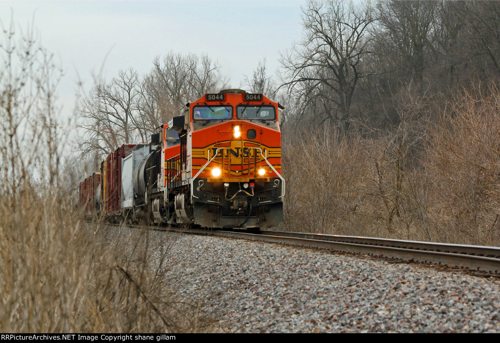 BNSF 5044 holds the main to let traffic clear ahead.